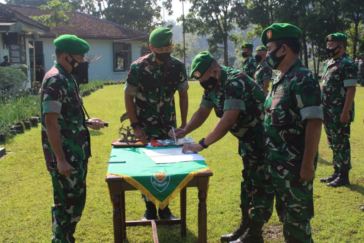 Dandim 0610/Sumedang Pimpin Sertijab Danramil dan Perwira Staf - PORTAL ... Dandim 0610/Sumedang Pimpin Sertijab Danramil dan Perwira Staf - PORTAL ...