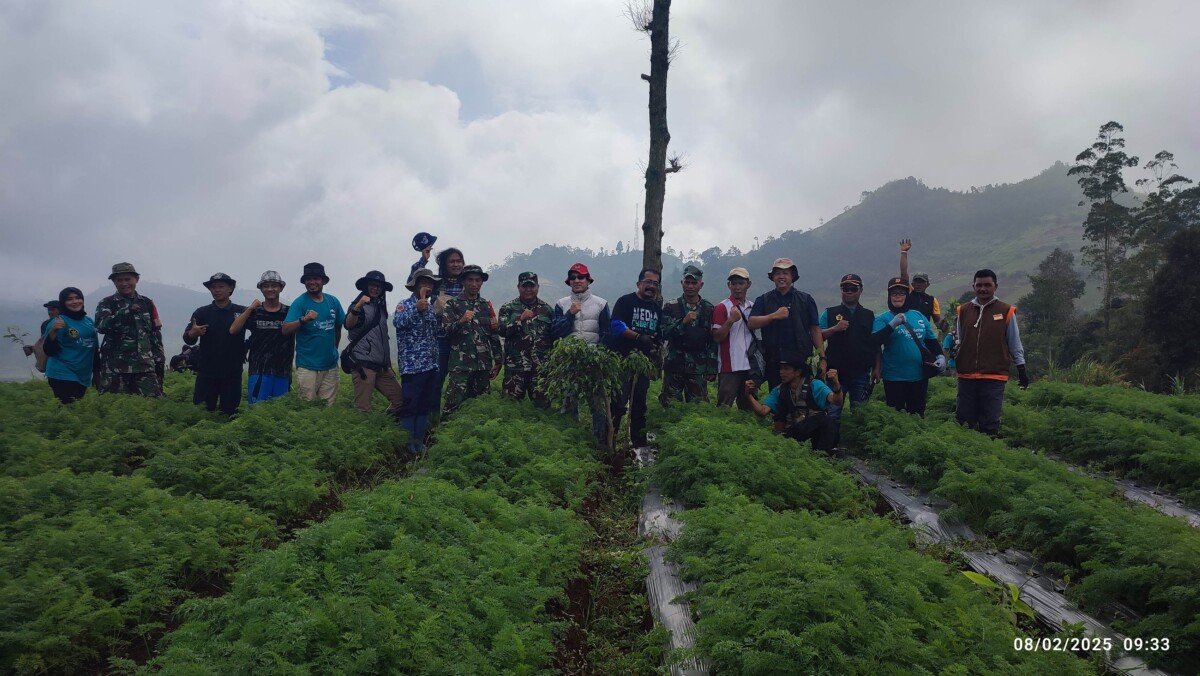Kolaborasi Hijau di Puncak Gunung Congkrang: Semangat Bersama Wujudkan ...